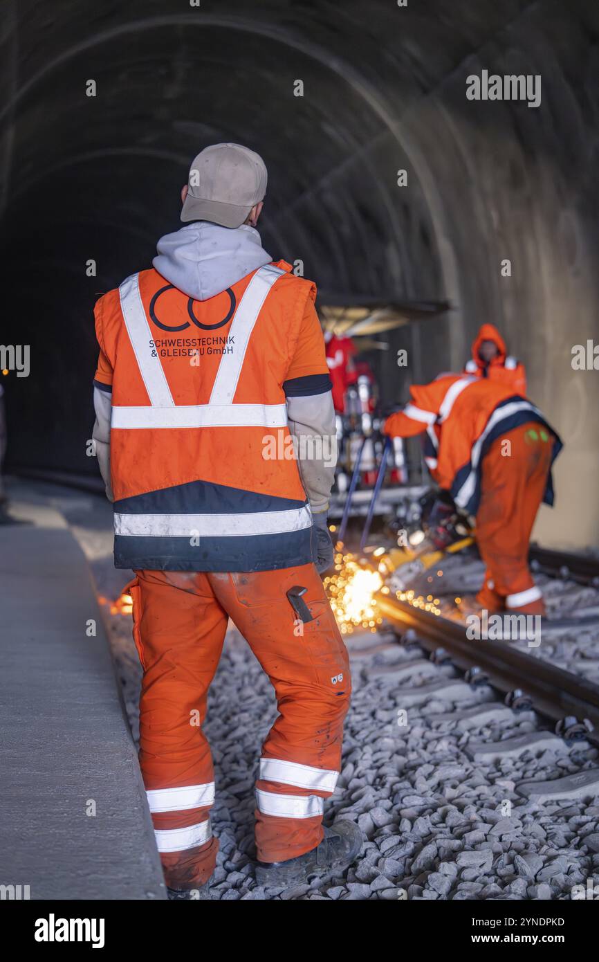 Rail rails railroad track tracks tunnel hi-res stock photography and ...