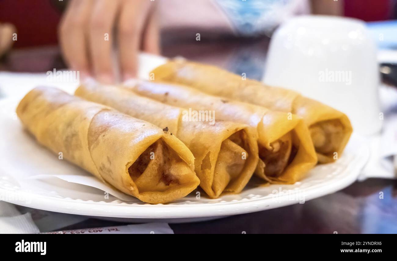 Imperial deep dish hi-res stock photography and images - Alamy