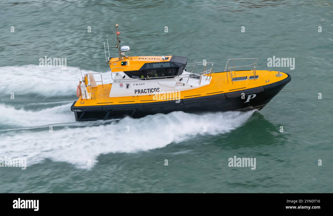 Pilot Boat Practicos leaving Barcelona Port after assisting large ...