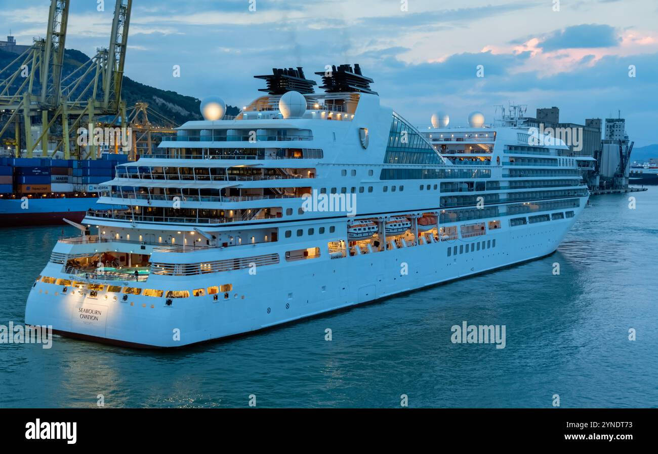 Cruise ship regent hi-res stock photography and images - Alamy