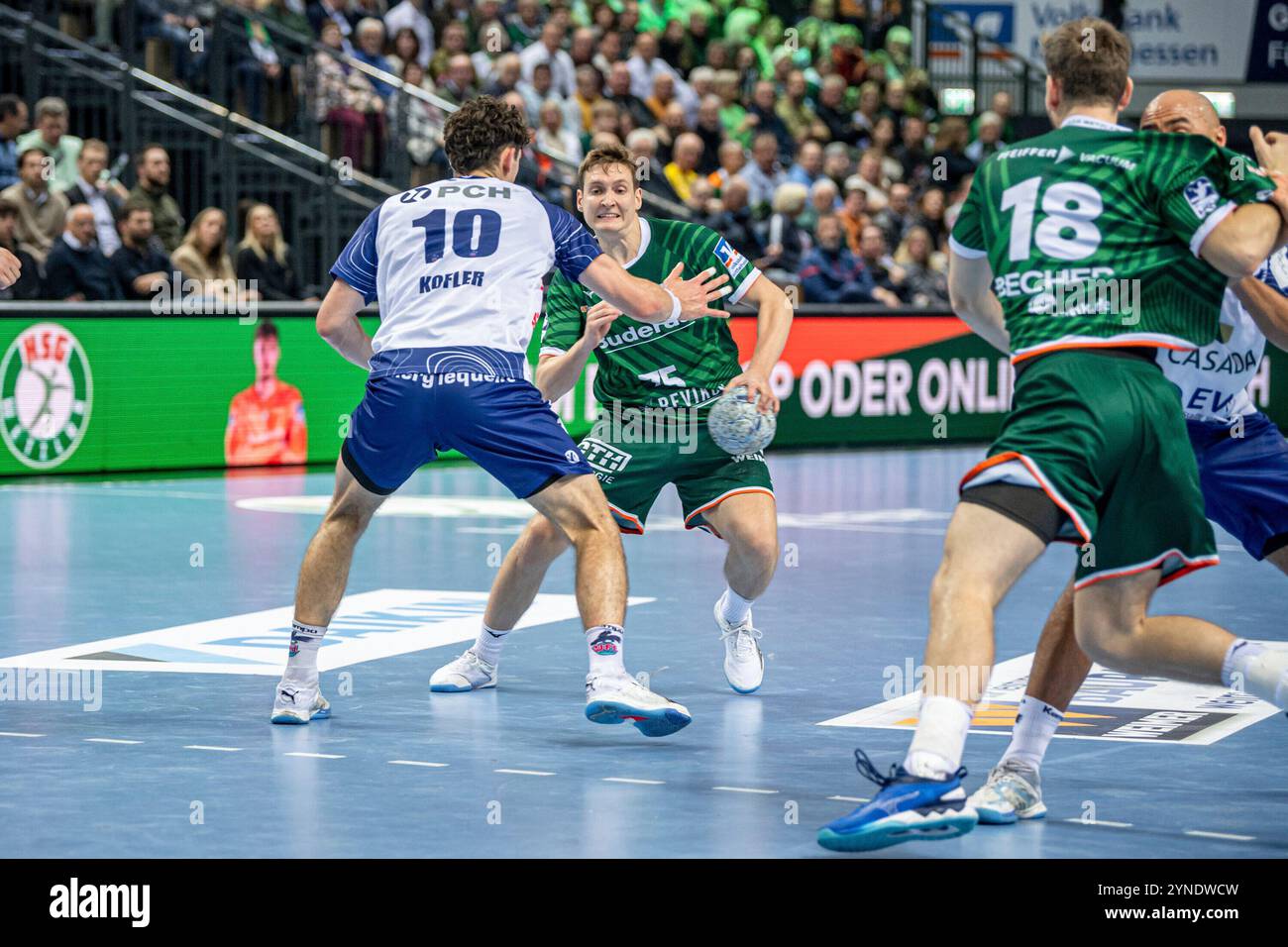 Wetzlar, Deutschland. 25th Nov, 2024. Domen Novak (#75 HSG Wetzlar ...