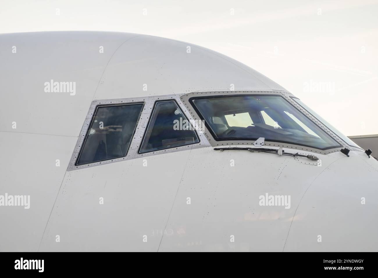 Empty airplane cockpit hi-res stock photography and images - Alamy