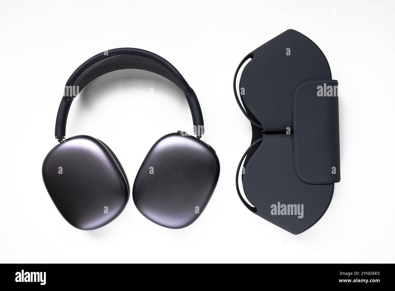 Space grey AirPods Max stainless with steel frame next to a Smart Case ...