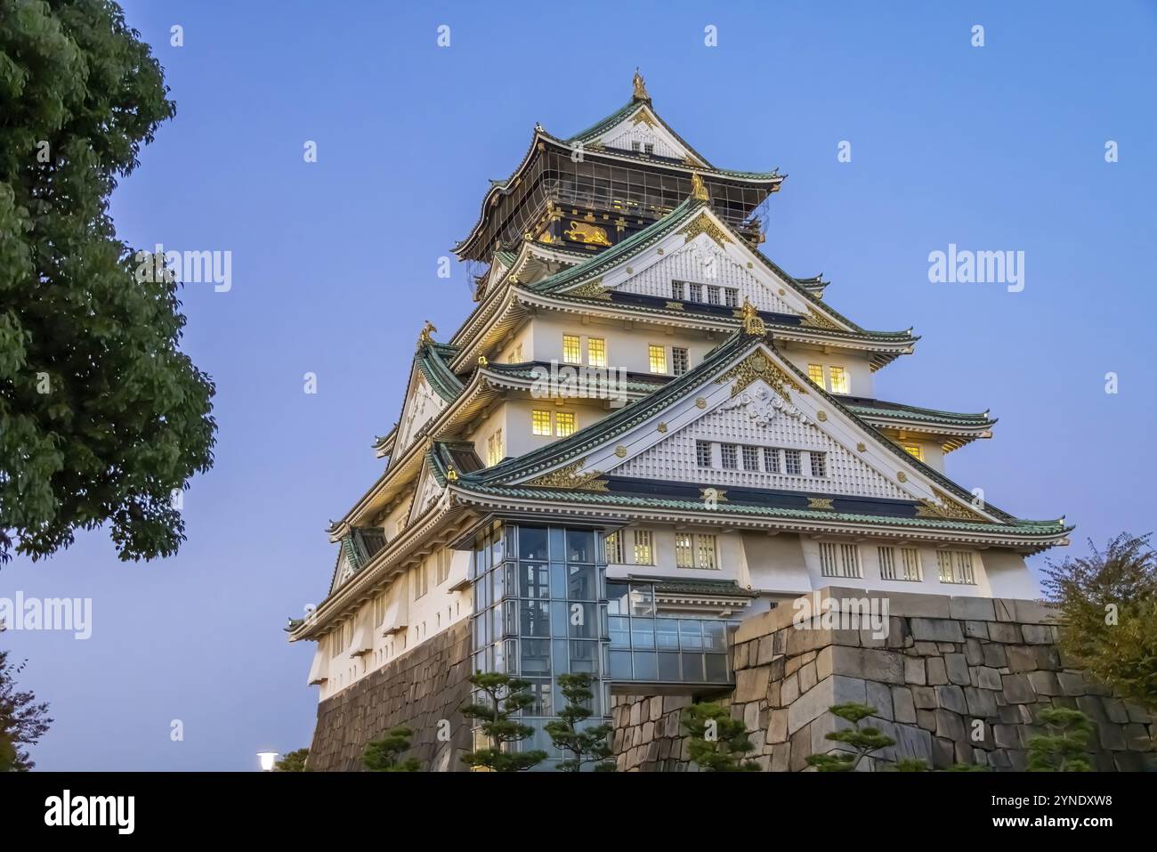 Ch??-ku, Osaka, Japan. Nov. 21, 2023. Main tower of the Osaka Castle ...