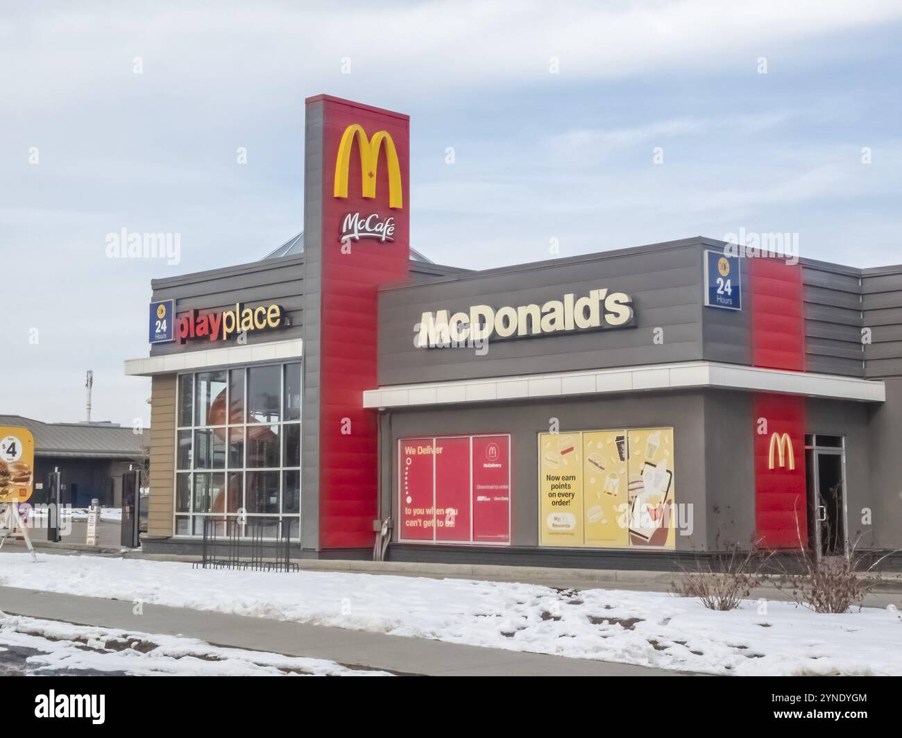 Mc donalds fast food restaurant hi-res stock photography and images - Alamy