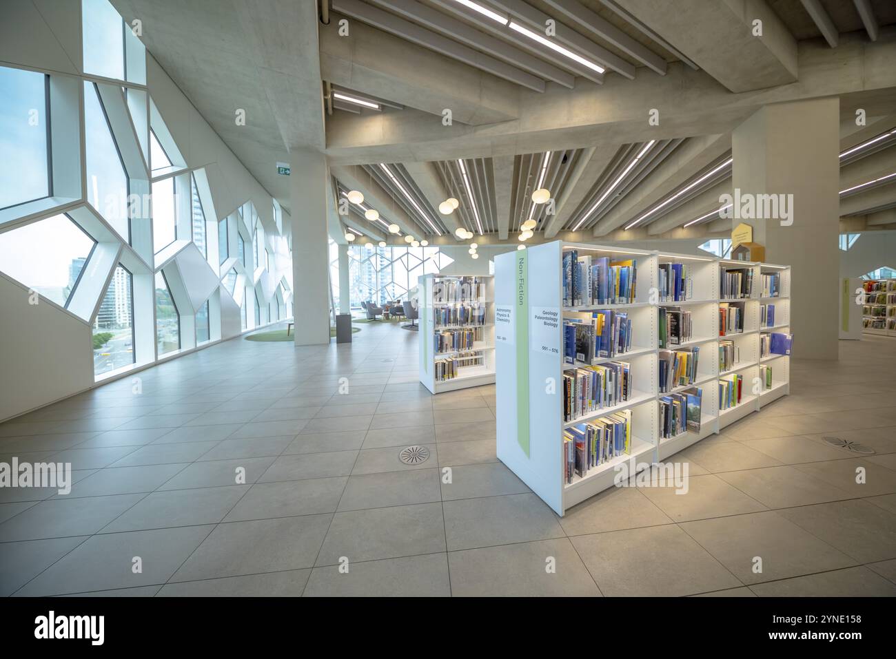 Bookcase windows and closet hi-res stock photography and images - Alamy