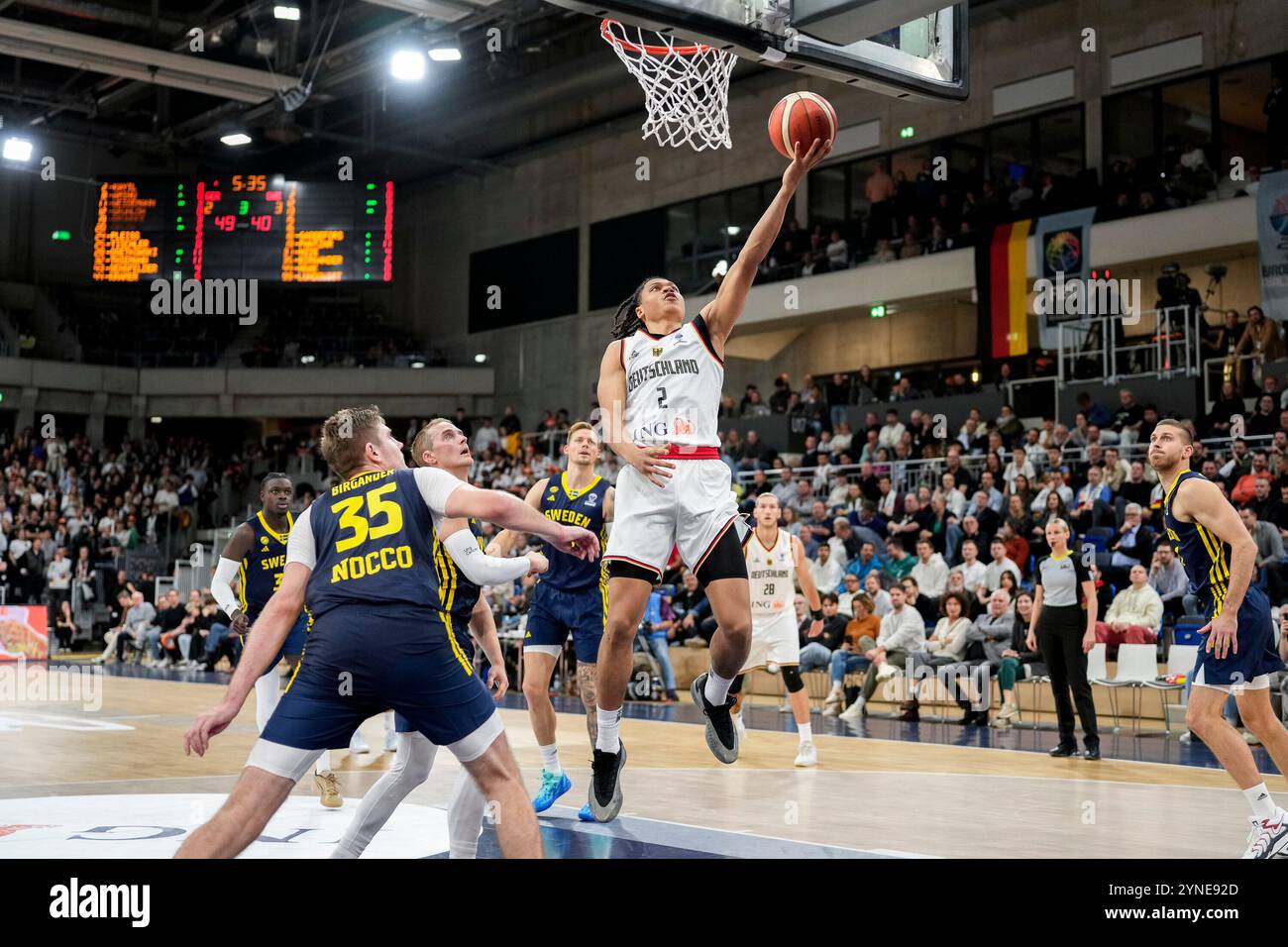 v.li.: Simon Birgander (Svensk Basket, 35), Jack Kayil (Deutschland ...