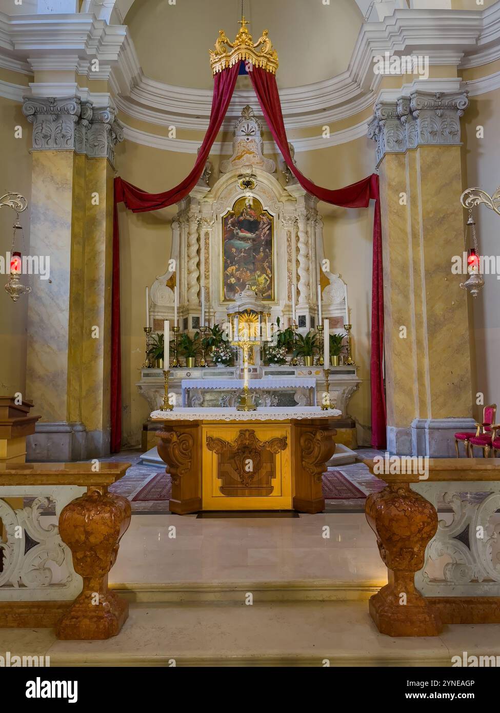 Altar tabernacle cross in hi-res stock photography and images - Alamy
