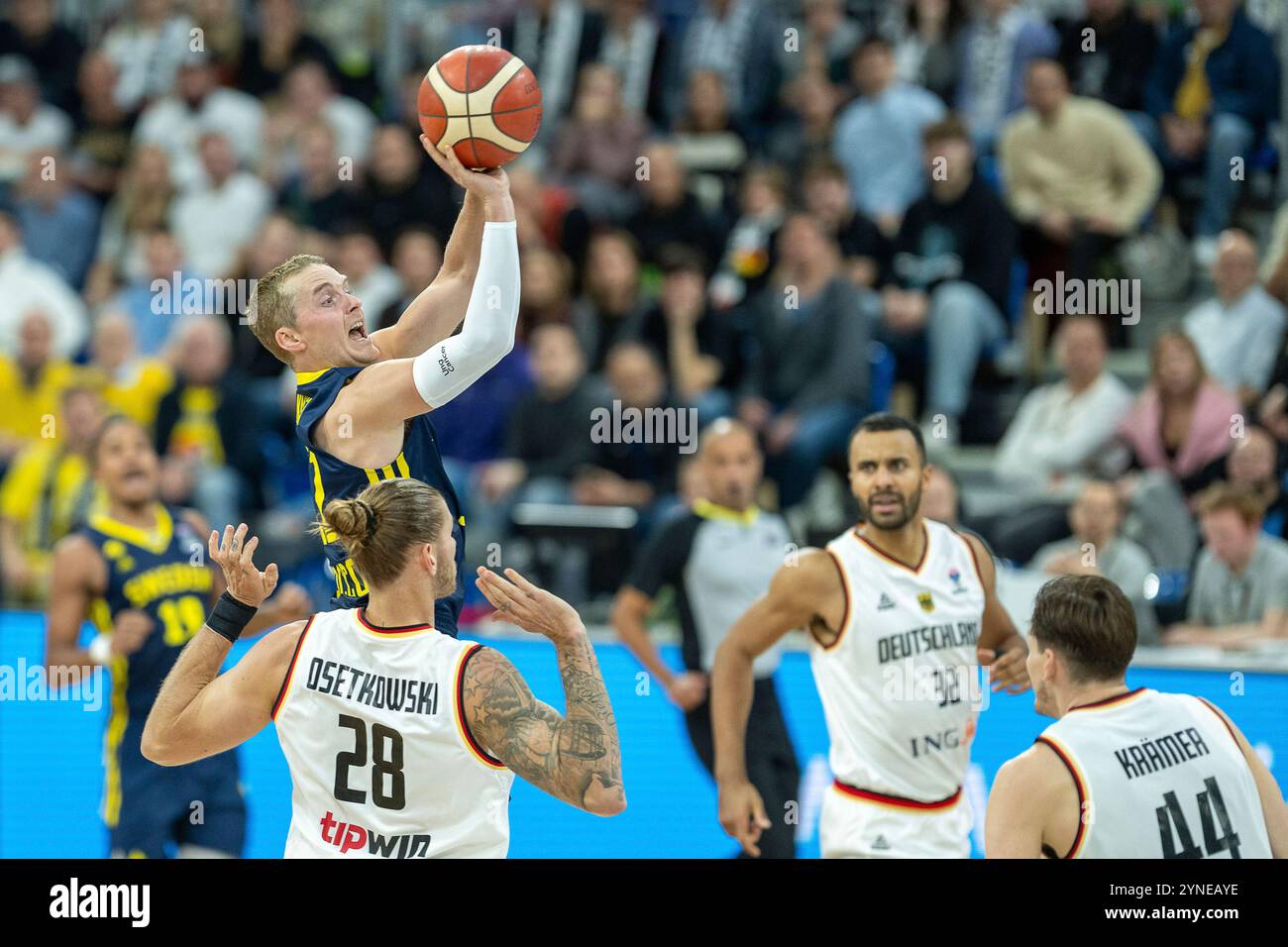 Dylan Osetkowski (Deutschland, #28), Ludvig Hakanson (Schweden, #12 ...