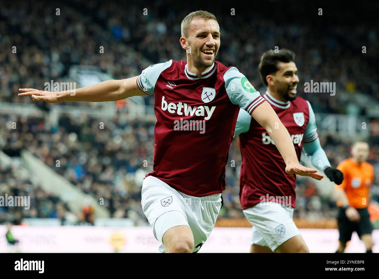 West Ham United's Tomas Soucek (centre) celebrates after scoring the ...