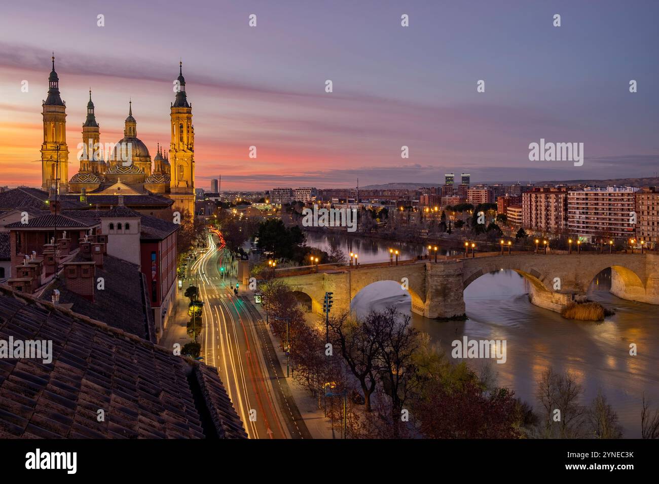 Zaragoza night hi-res stock photography and images - Alamy