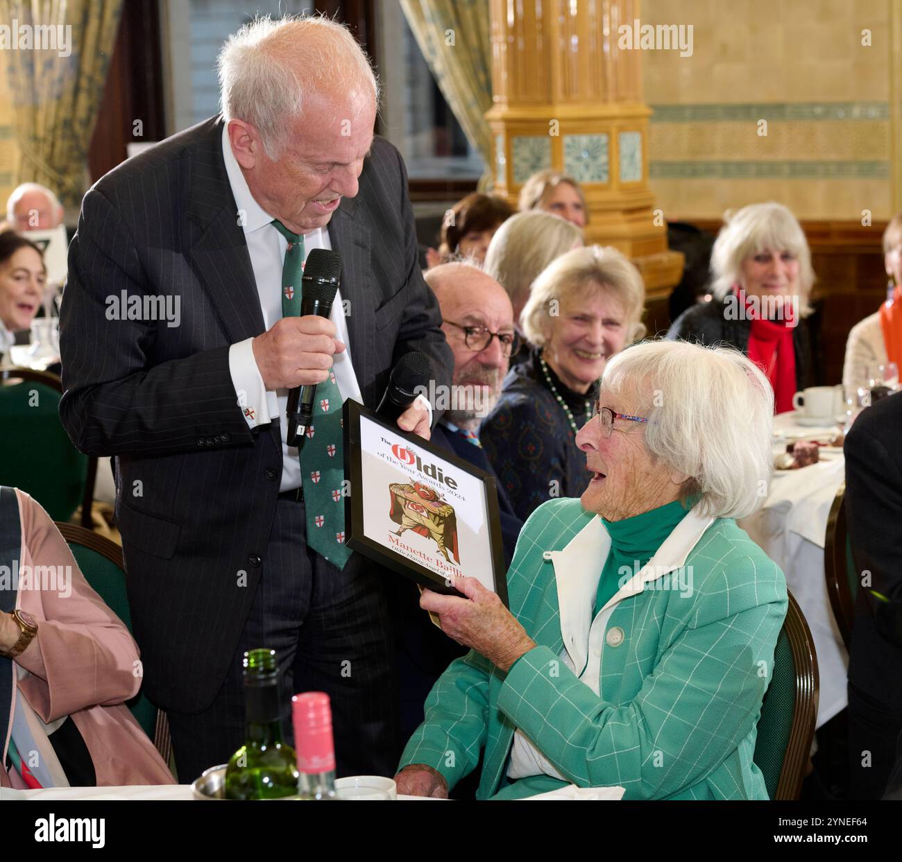 Gyles brandreth oldie year hi-res stock photography and images - Alamy