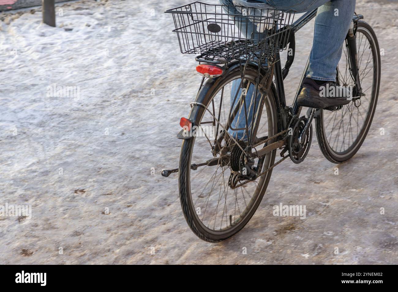 Dangerous bike path hi-res stock photography and images - Alamy
