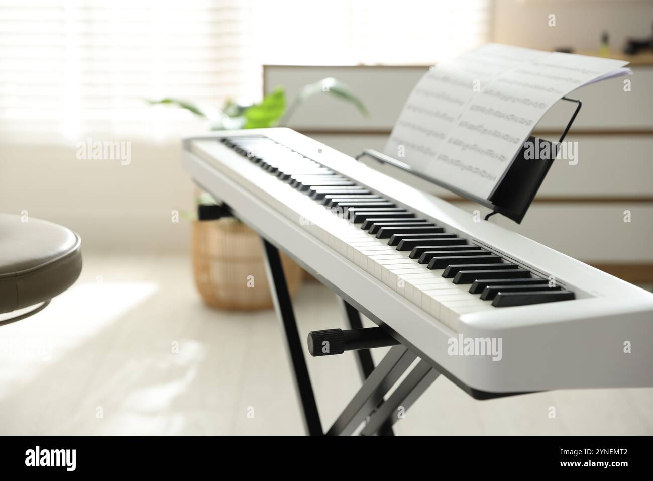 Piano chair music stand hi-res stock photography and images - Alamy