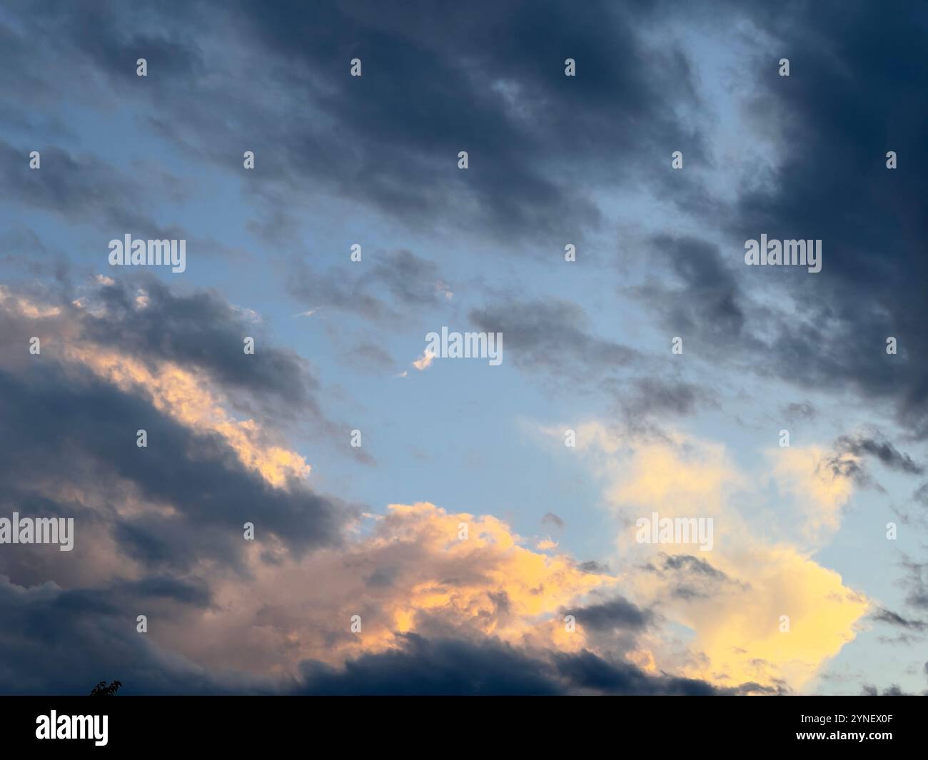 Sky before sunset Stock Photo - Alamy
