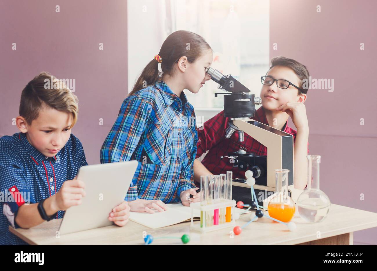 Stem education. Chemical experiment in laboratory Stock Photo - Alamy