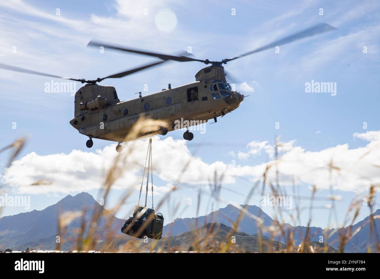 A U.S. Army Ch-47 Chinook assigned to 3rd Battalion, 25th Aviation ...