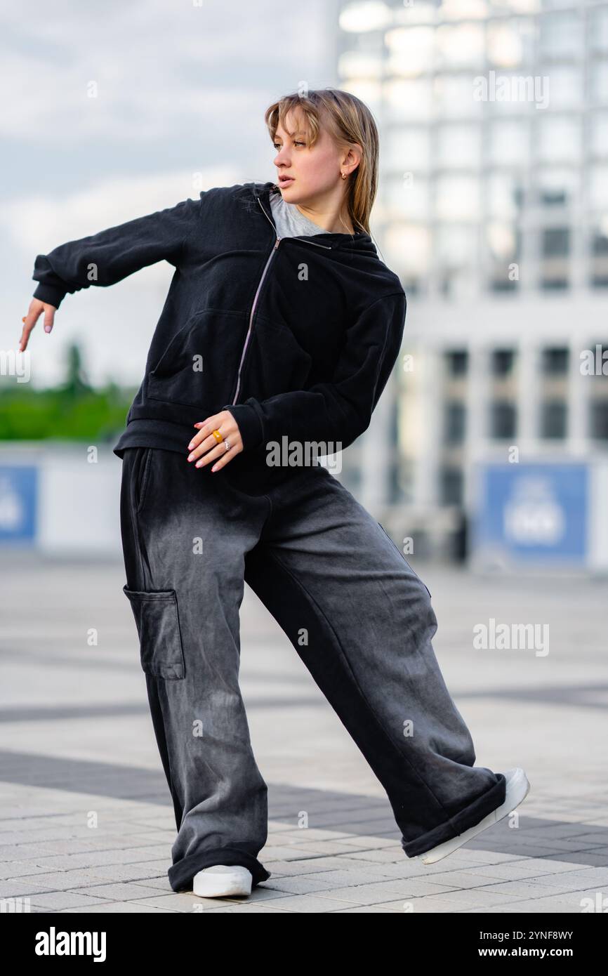 Dynamic movements hi-res stock photography and images - Alamy