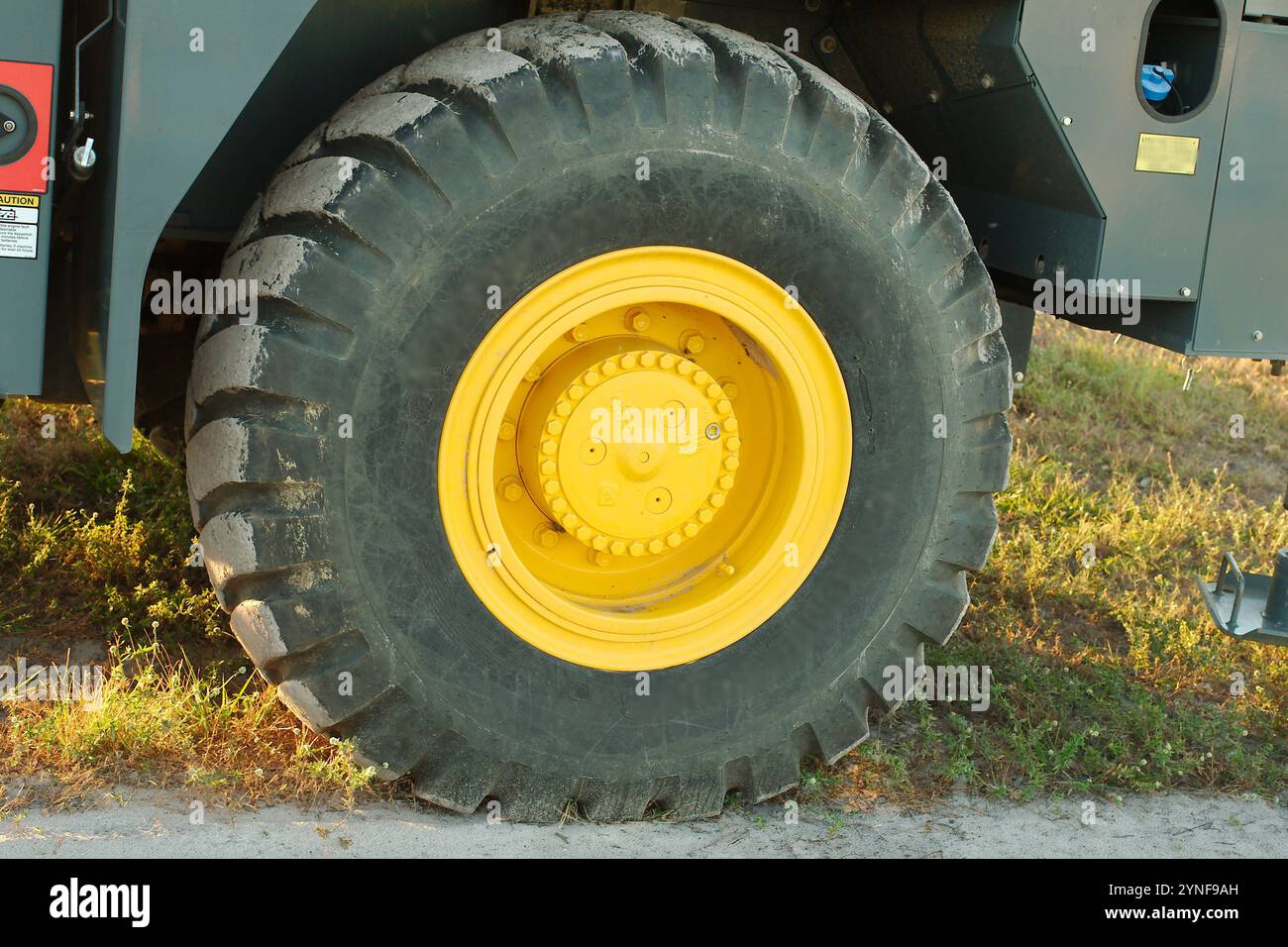 Bright yellow construction vehicle hi-res stock photography and images ...