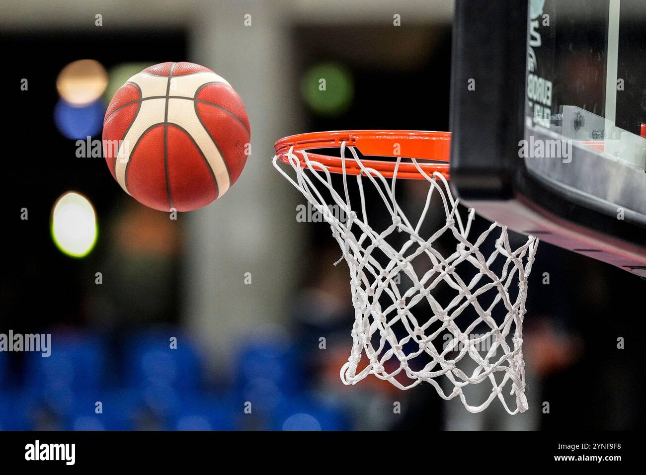 Ein Ball der Marke molten, FIBA approved, auf dem Weg zum Korberfolg ...