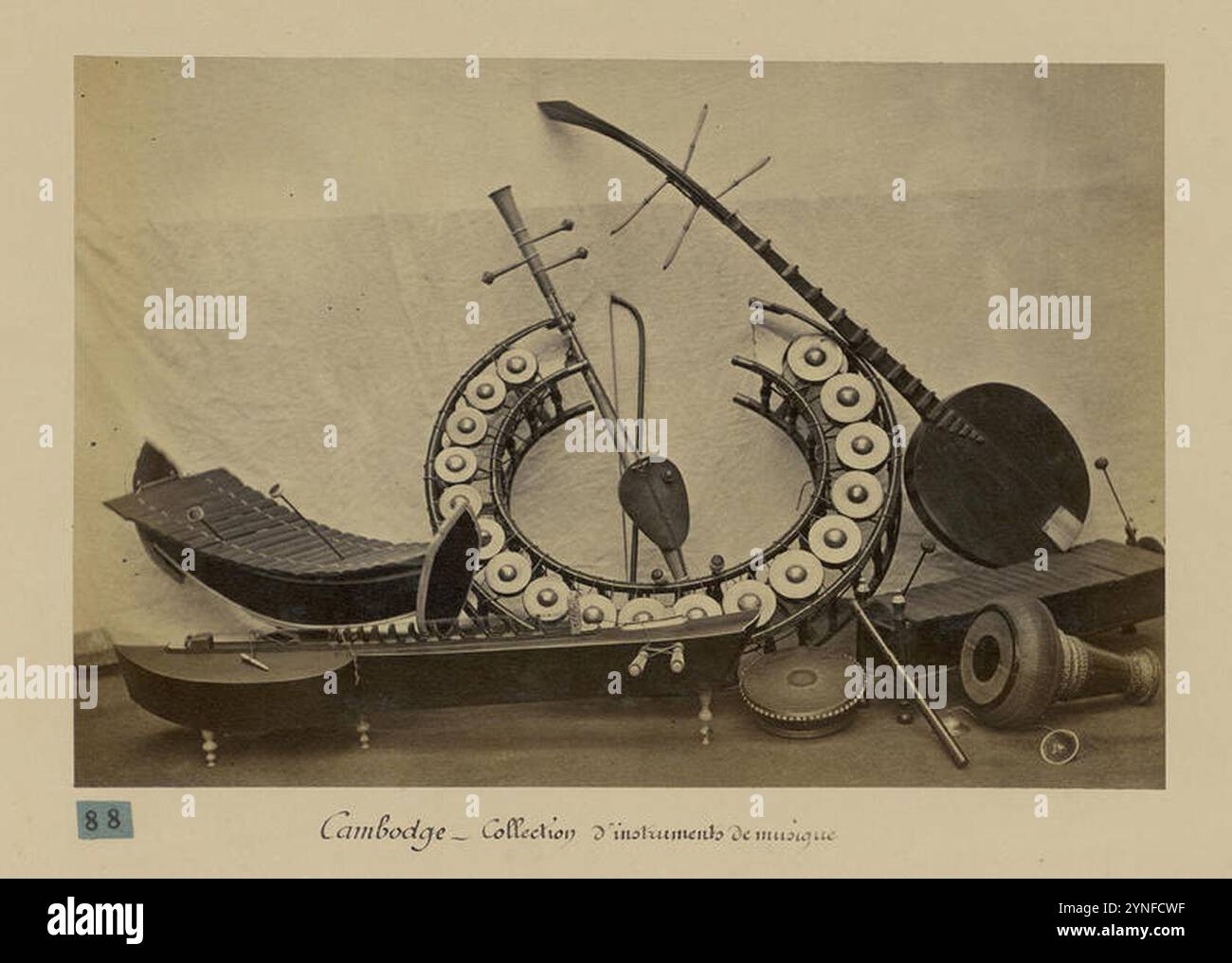 Cambodian instruments hi-res stock photography and images - Alamy