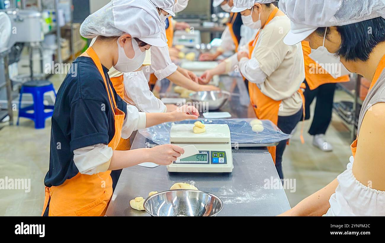 Baking Class Activity with Students Stock Photo - Alamy