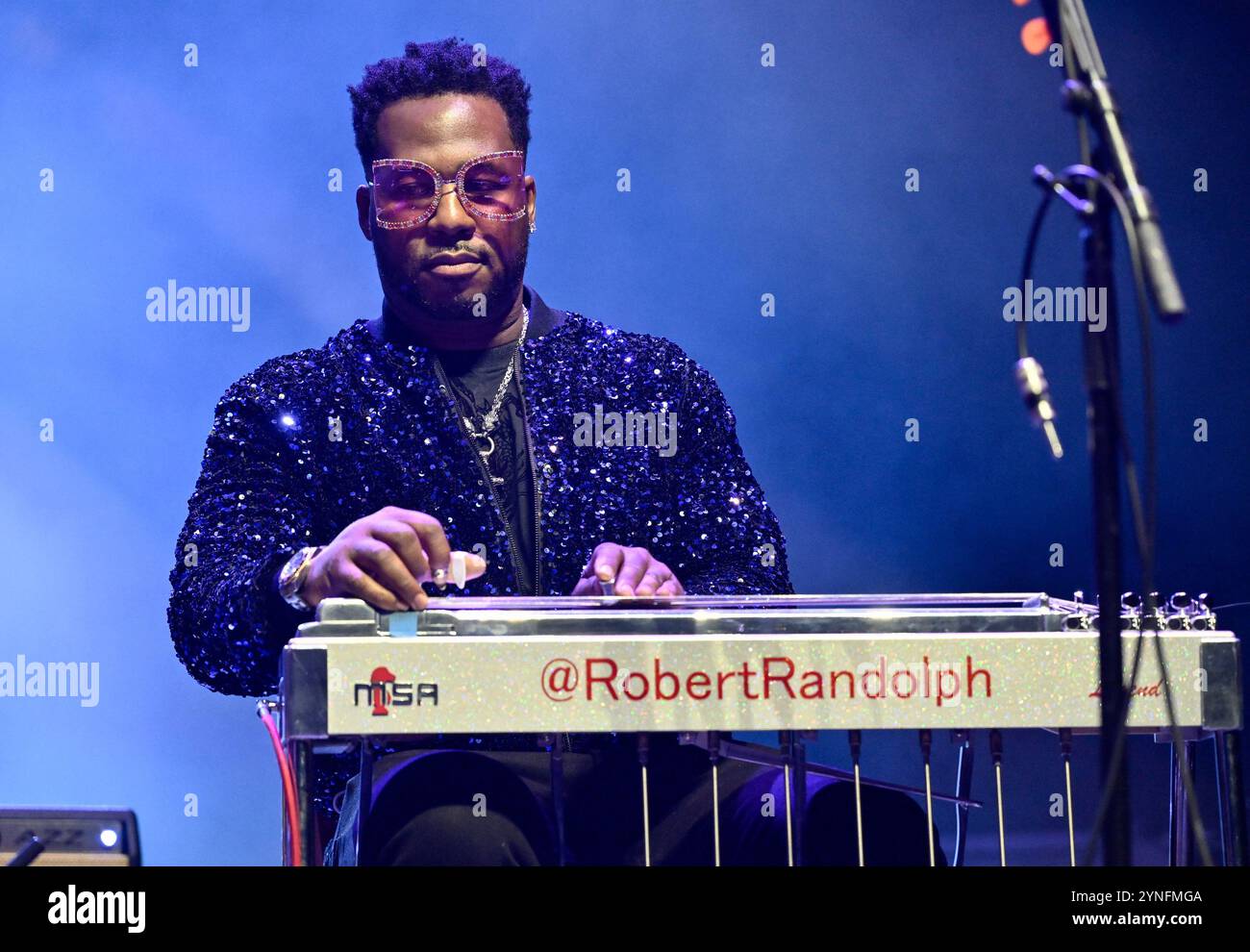 Robert Randolph performs during the Soulshine concert to benefit ...