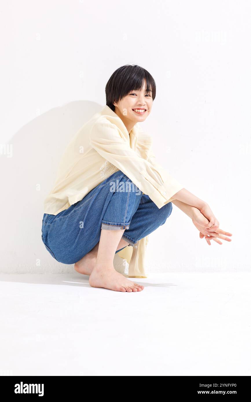 Crouching legs hi-res stock photography and images - Alamy