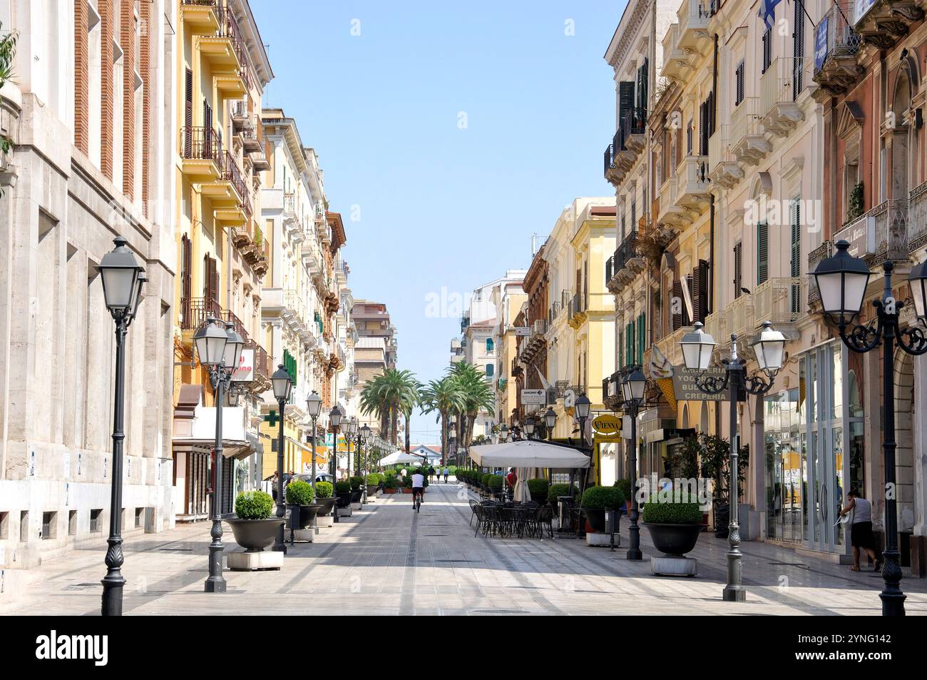 Streets architecture city taranto hi-res stock photography and images ...