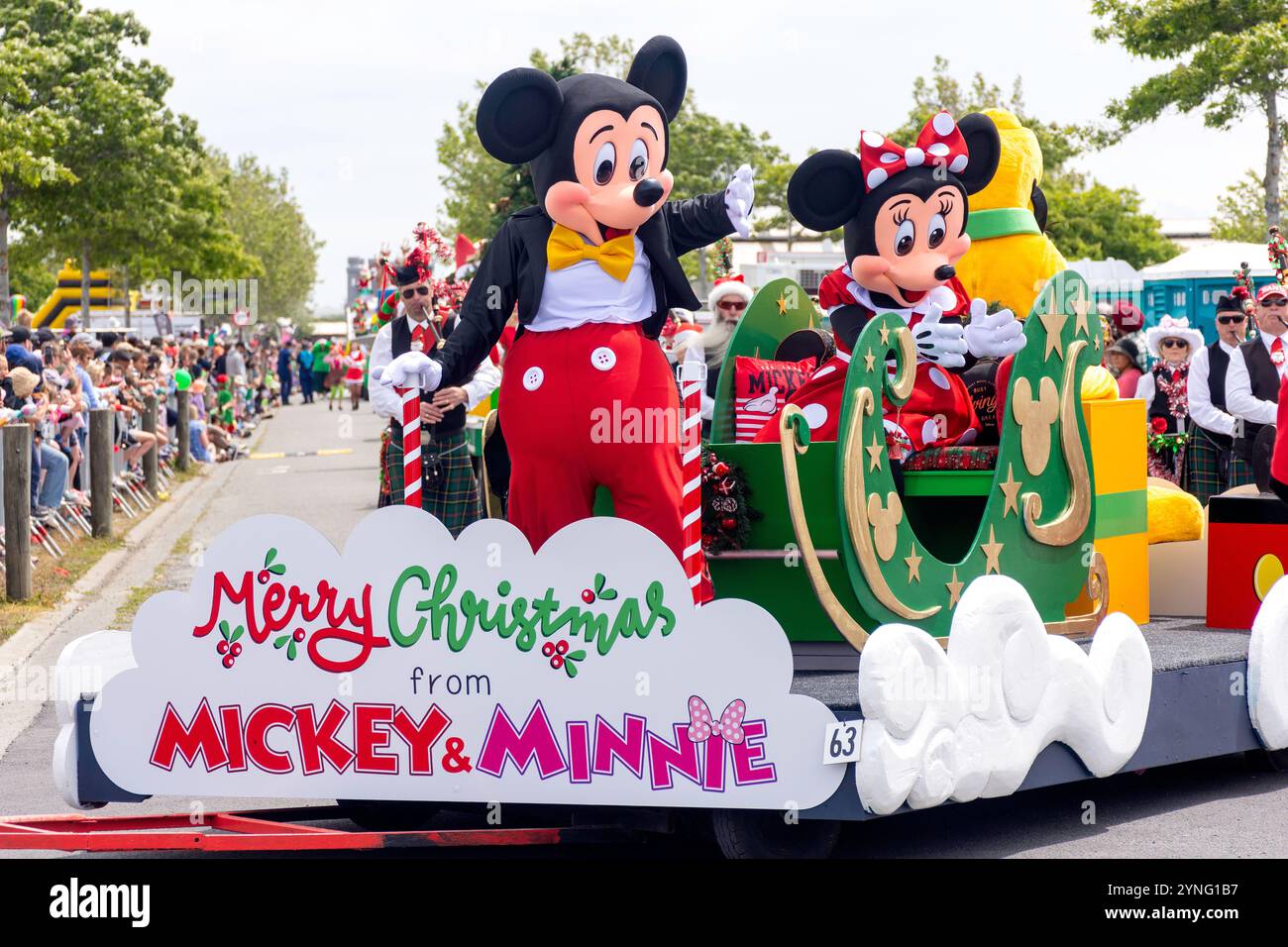 Minnie mickey mouse hi-res stock photography and images - Alamy