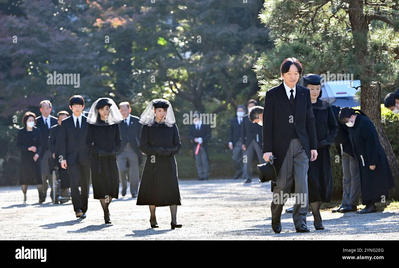 Japanese Crown Prince Akishino and Crown Princess Kiko (R) arrive at ...