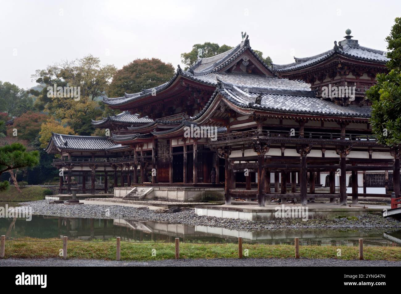 The Jodo and Tendai Sects famous Phoenix Hall of Byodo-in Temple sits ...