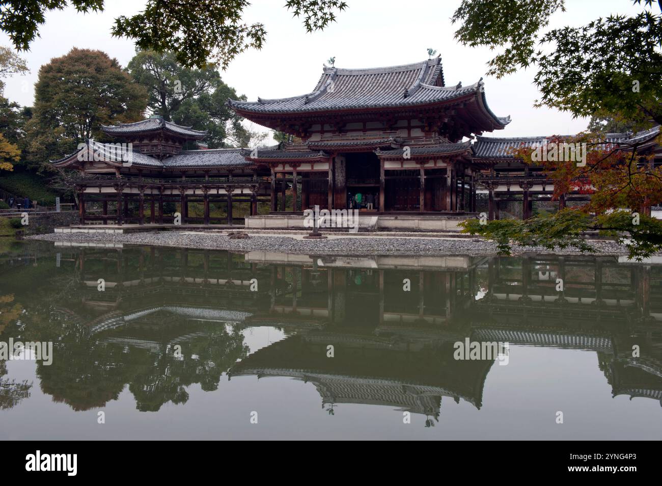 The Jodo and Tendai Sects famous Phoenix Hall of Byodo-in Temple sits ...