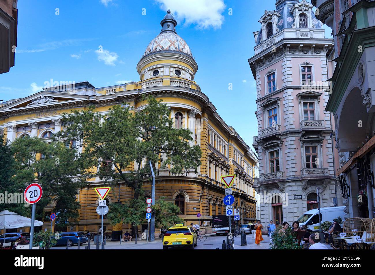 Colorful architecture of the historic library of the ELTE University of Budapest Stock Photo - Alamy