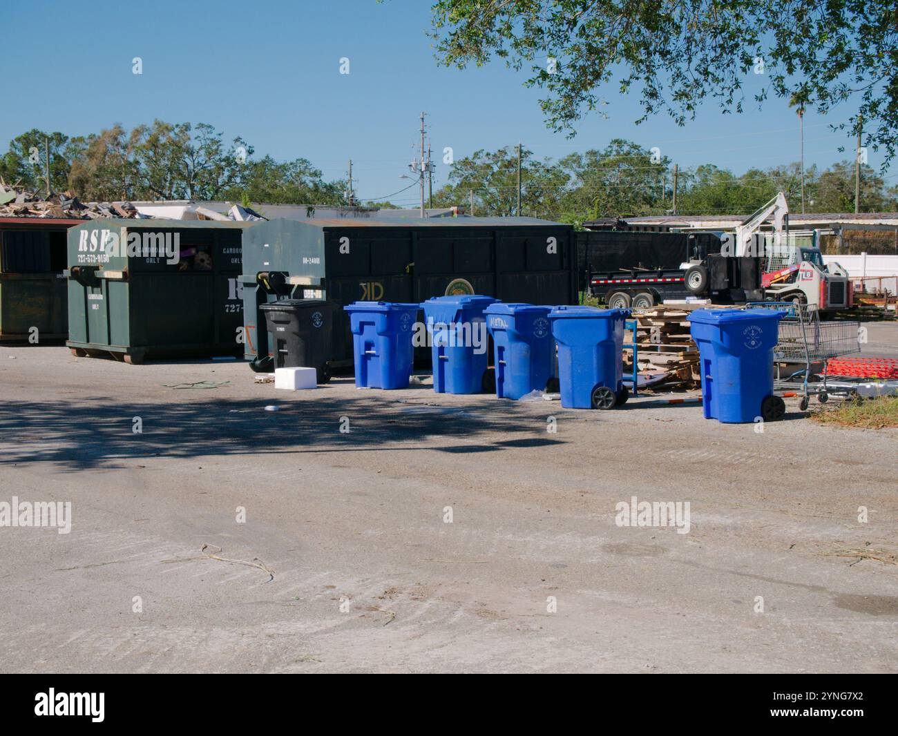 Five trash bins hi-res stock photography and images - Alamy