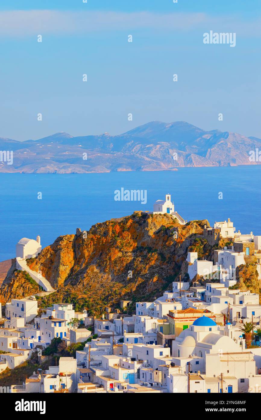 View of Chora village and Sifnos island in the distance, Chora, Serifos ...