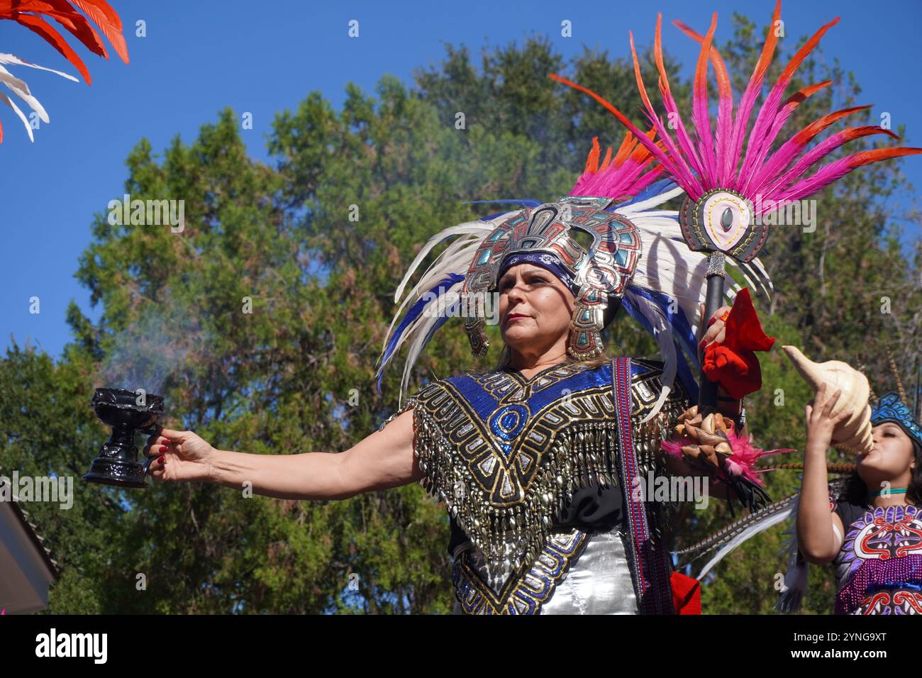 Native american dancing hi-res stock photography and images - Alamy
