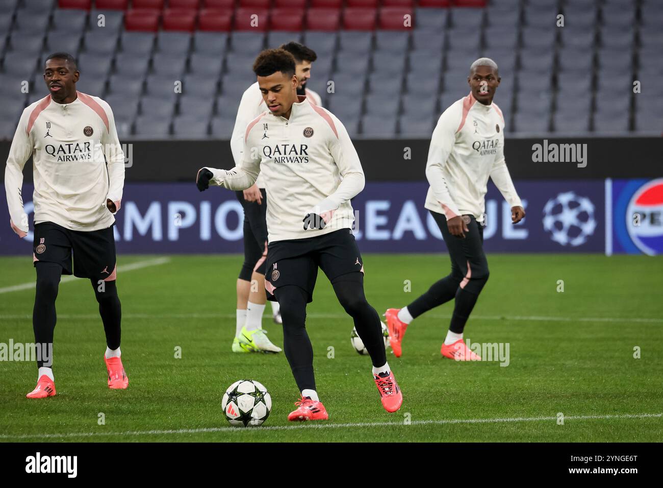 Desire Doue (Paris Saint-Germain, PSG, 14) mit Ball, Ger, Abschlusstraining, Paris Saint-Germain ...