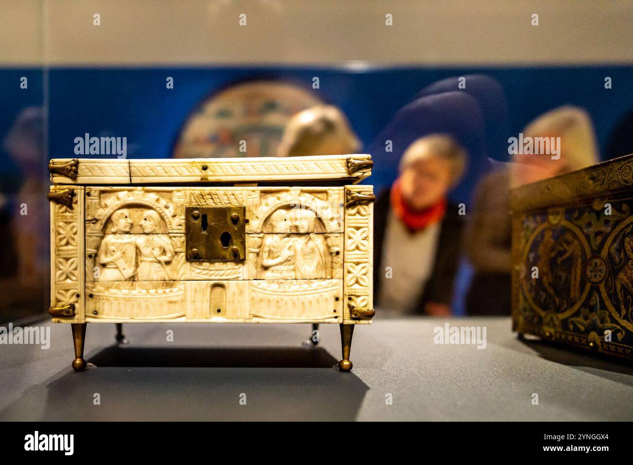 Casket figuring the legend of Tristan and Iseult Stock Photo - Alamy