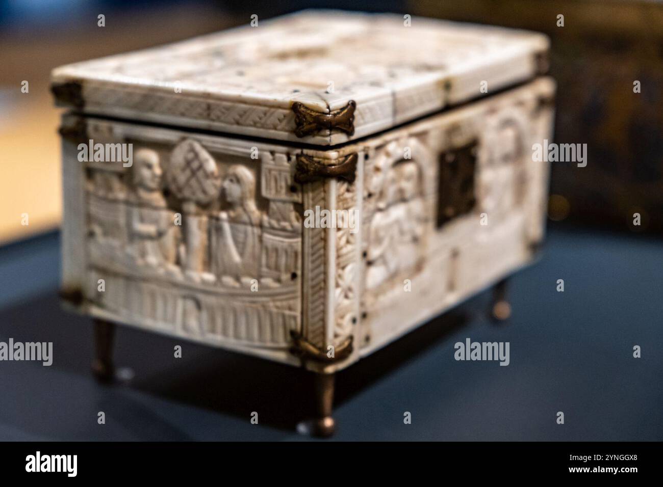 Casket figuring the legend of Tristan and Iseult Stock Photo - Alamy