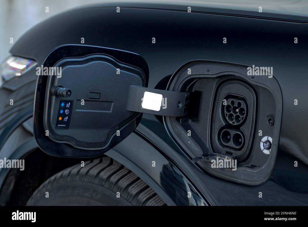 Modern electric car charging hi-res stock photography and images - Alamy