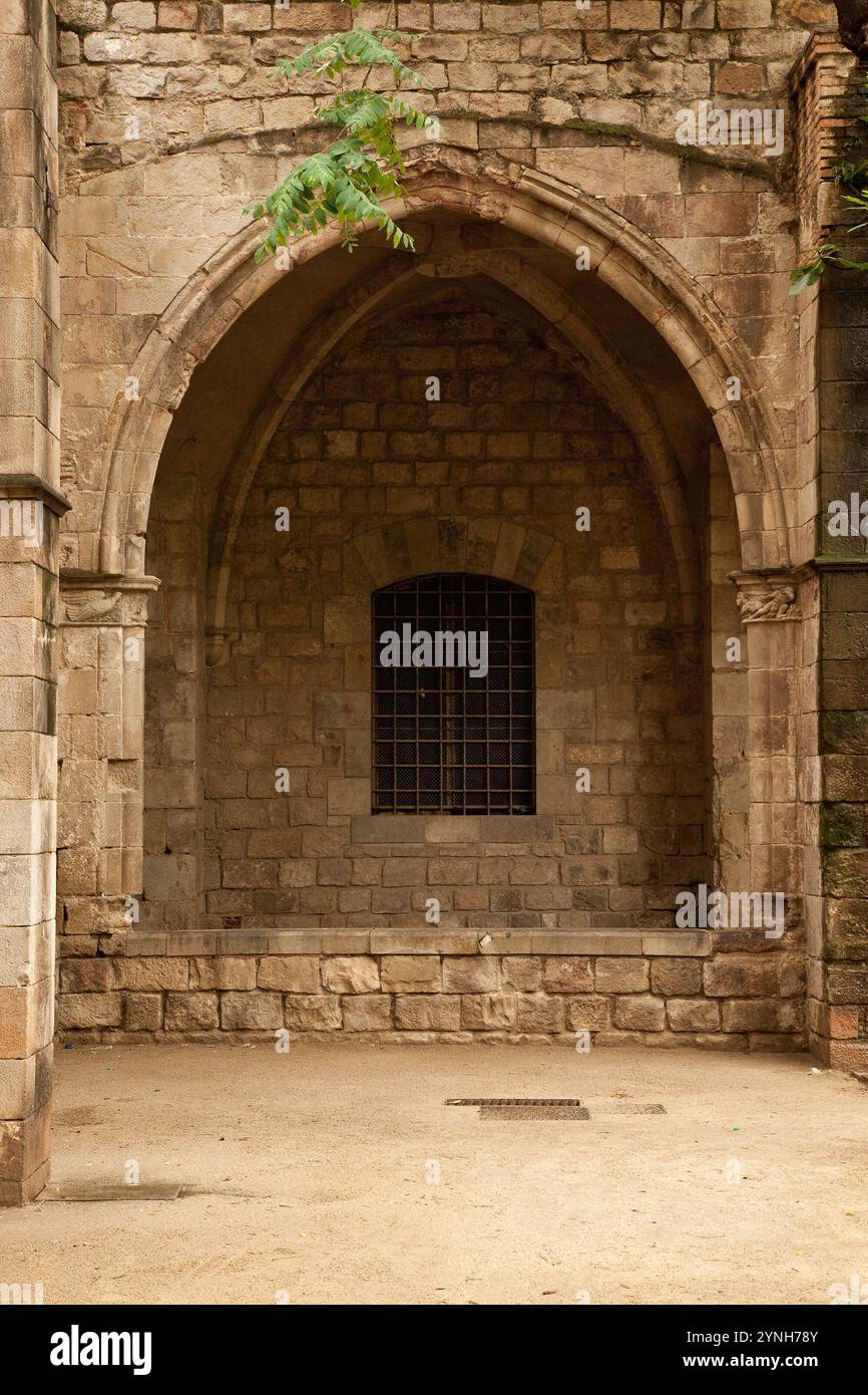 Gothic arch portal hi-res stock photography and images - Alamy