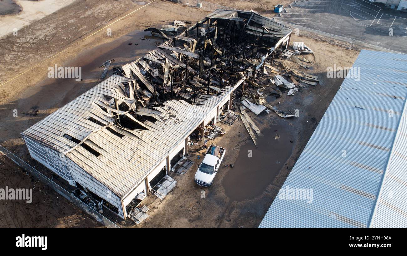 Building collapse on car hi-res stock photography and images - Alamy