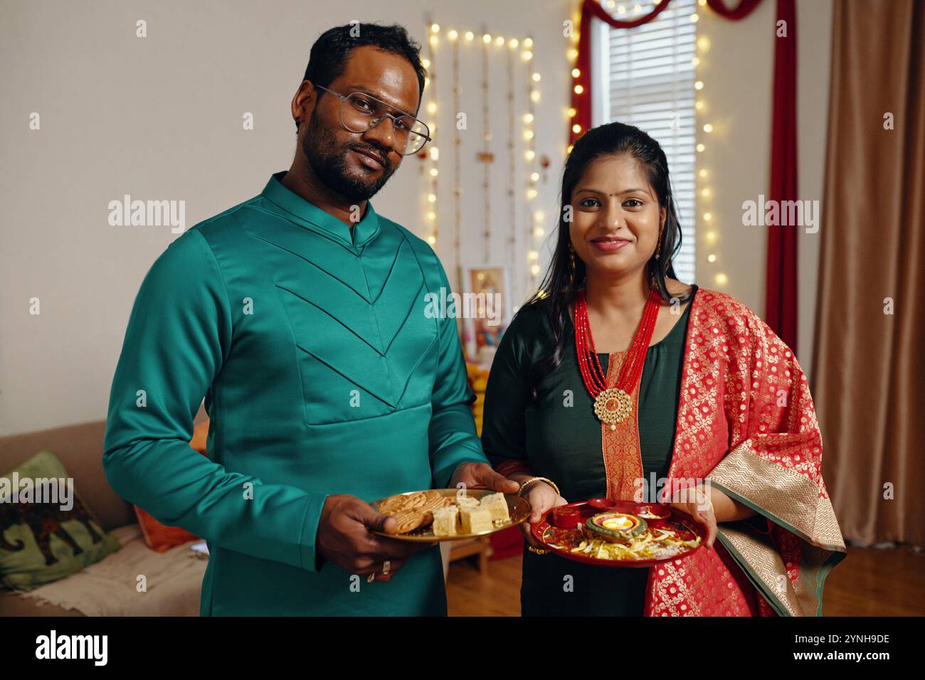 Indian couple in traditional attire hi-res stock photography and images ...