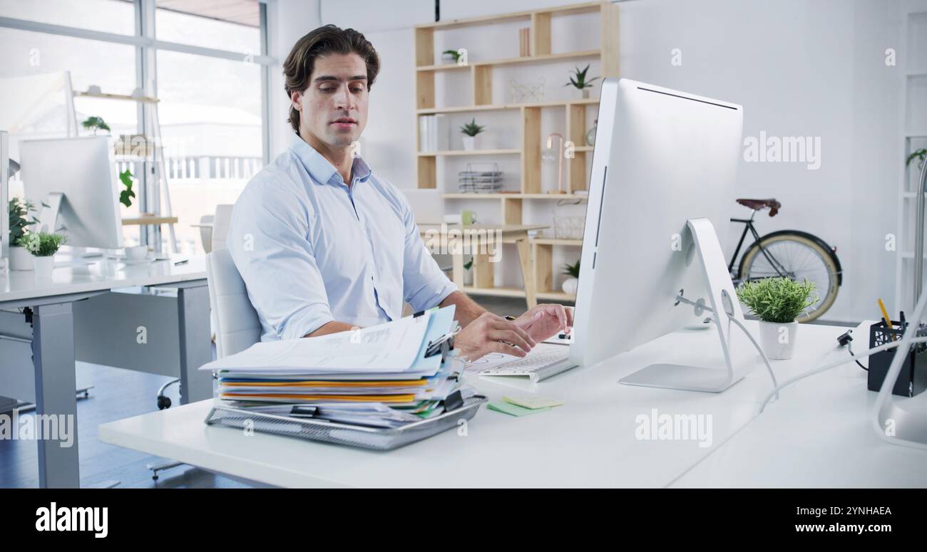 Proposal pile business documents hi-res stock photography and images ...