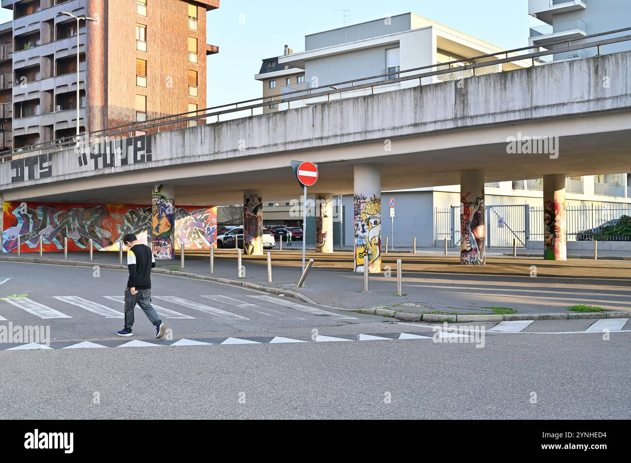 Daily life milan italy hi-res stock photography and images - Alamy