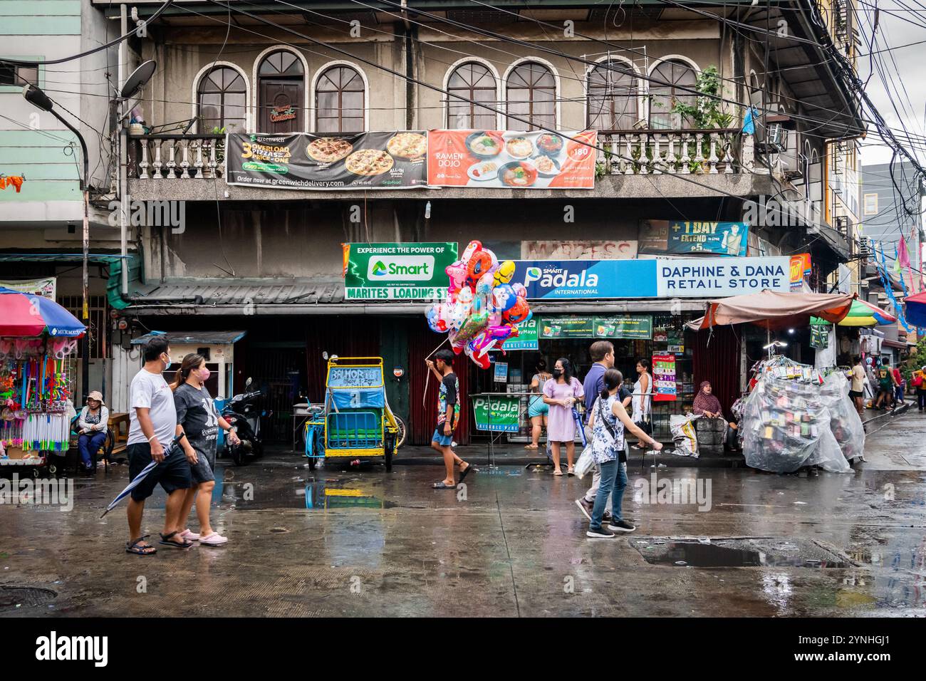A typical busy street scene in the Tondo district of Metro Manila, The Philippines Stock Photo ...