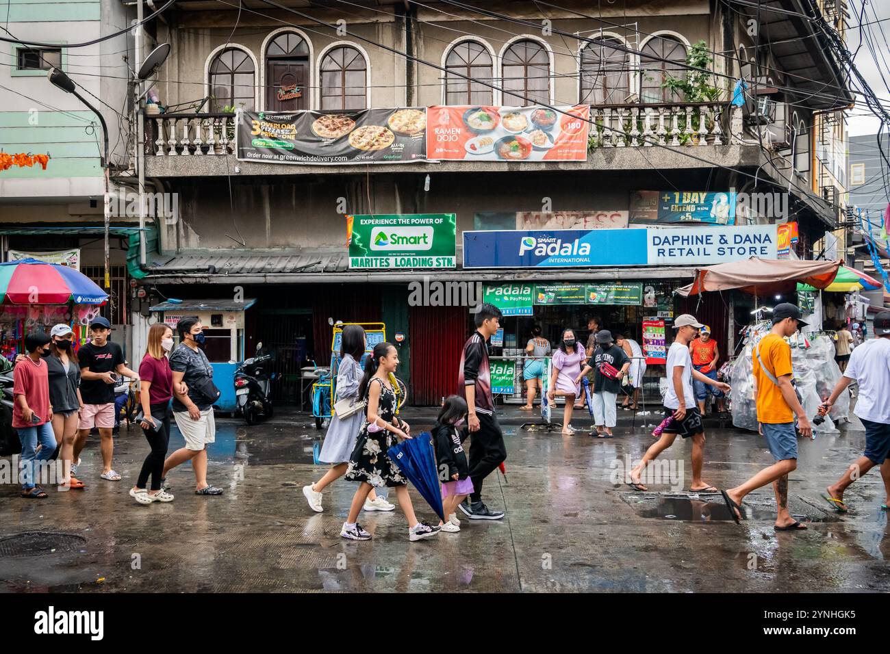 A typical busy street scene in the Tondo district of Metro Manila, The Philippines Stock Photo ...