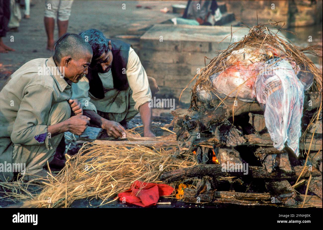 India, Varanasi, Benares, Ritual cremation on the Manikarnika Ghat on ...