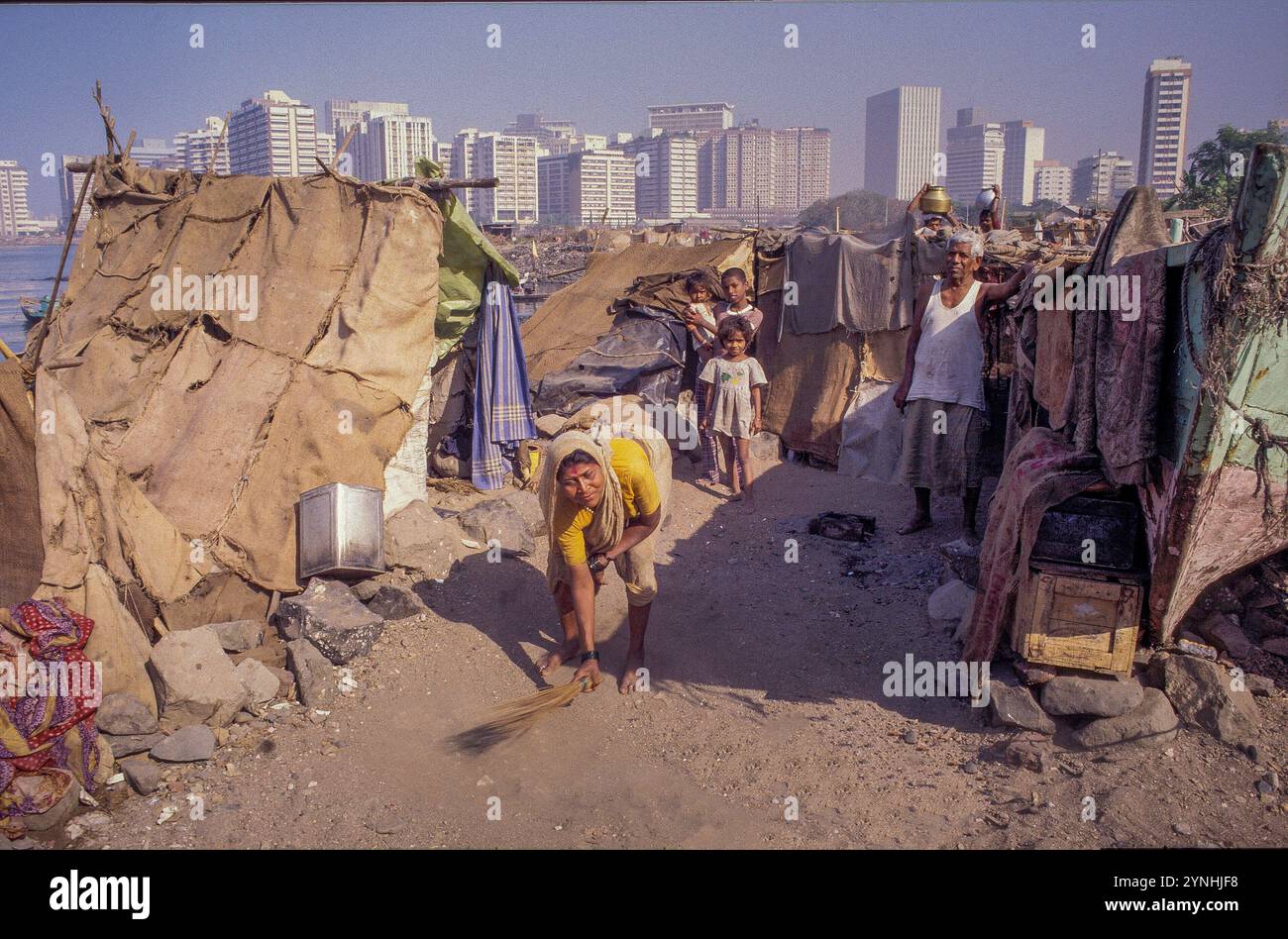 India, Bombay, Slum along the harbor. Fisherman families have their ...